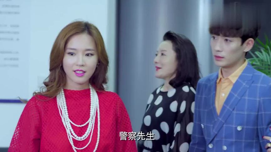 女子不说身份证号,在警局呆了一夜,原来她是逃婚的,是个富二代