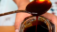 用心熬炼出的秋梨膏、冰糖雪梨膏,润肺止咳滋味好