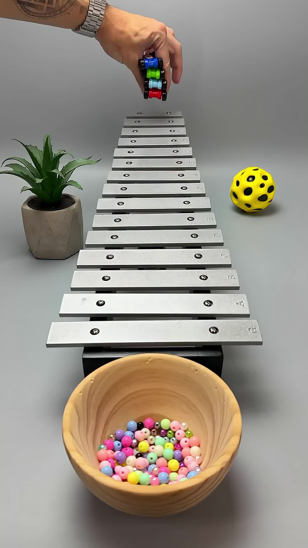 小汽车在铝板琴上滚动的瞬间 #助眠#声控#解压#极度舒适