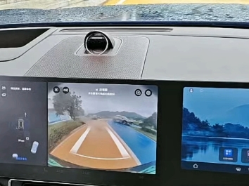 特粉直播问界M9的评价。