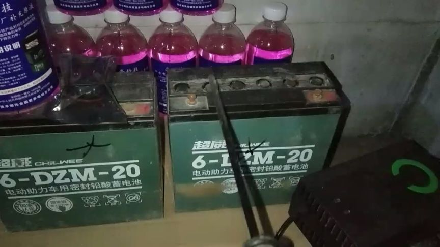 怎样确定电池缺水了有几个方法告诉你,这样做可以让电瓶多用几年