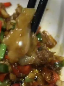 29元韭菜炒蚌壳肉吃出珍珠 顾客:这是新年好运