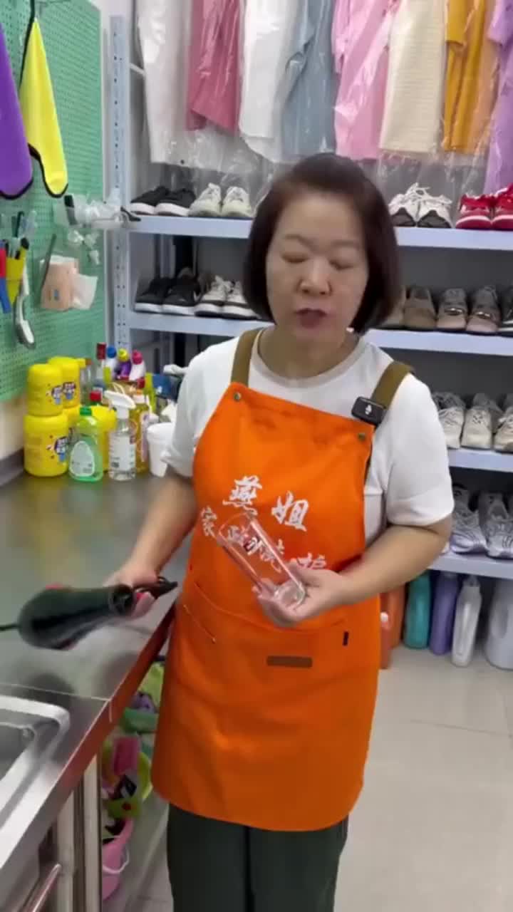 衣服上弄到了油渍洗不干净怎么办?别再又搓又泡了!赶紧试试它!#衣物...