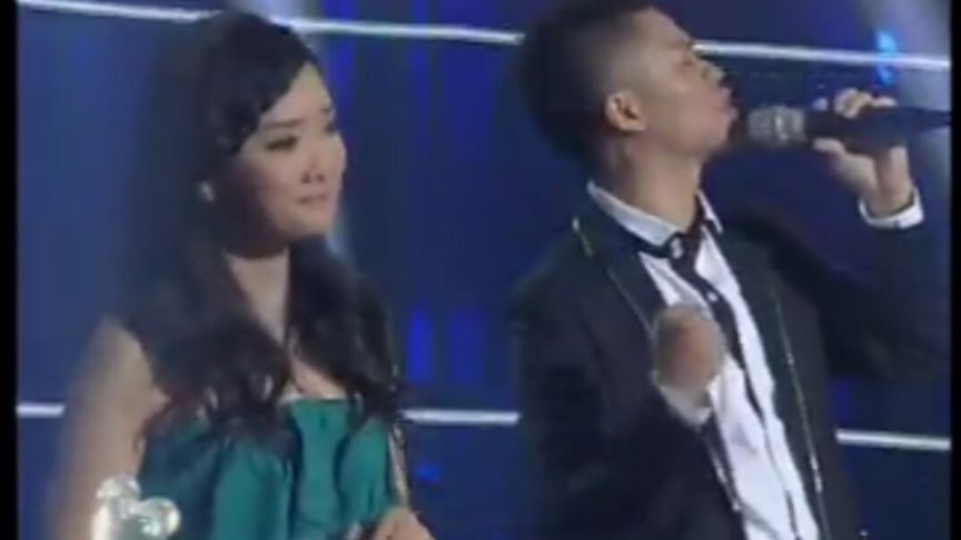 凤凰传奇经典歌曲《全是爱》现场版,经典就是经典,百听不厌