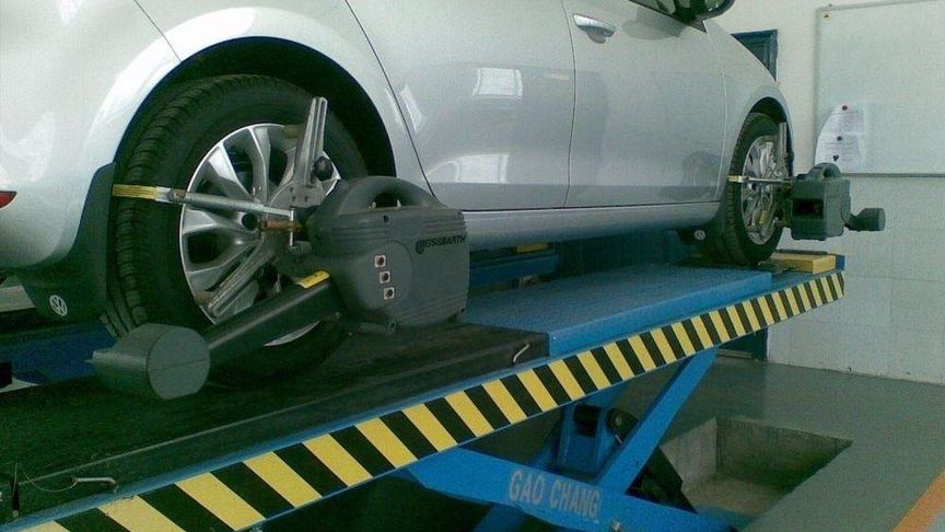 换轮胎后,到底做动平衡还是四轮定位?新手不知道,别再被4S店坑了