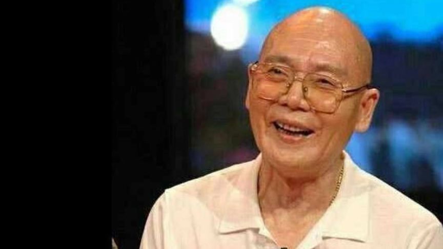 他曾在《西游记》中饰演9个角色,因误吸入敌敌畏致死,令人痛惜