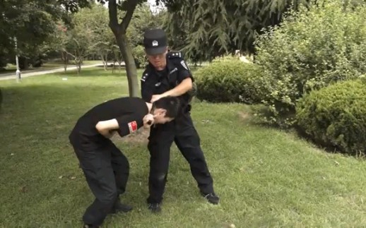 警用伸缩警棍控制技术-阜阳市公安局颍东分局