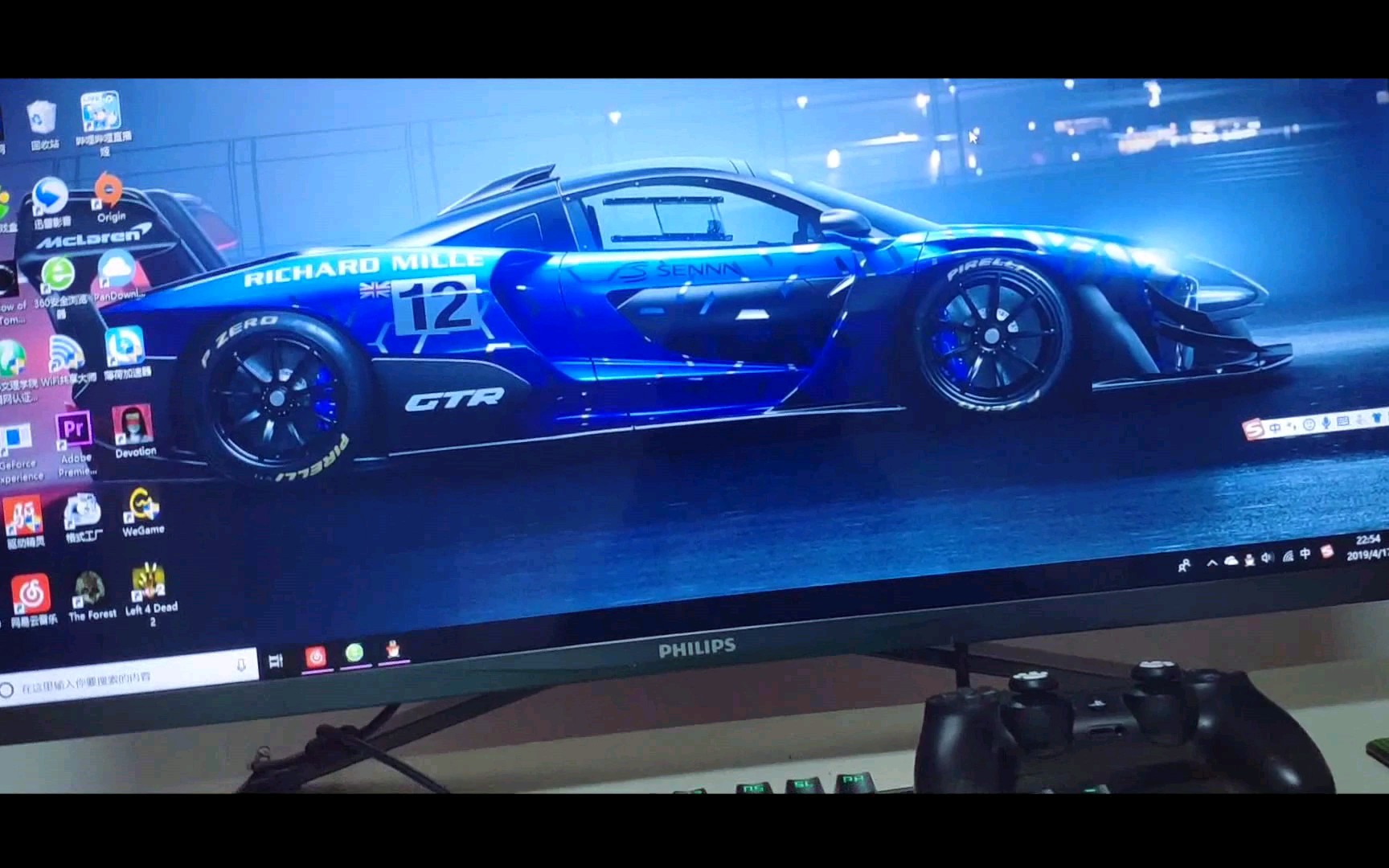 爽!换了个32寸的显示器打游戏