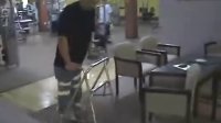 截瘫者使用助行器行走 演示9