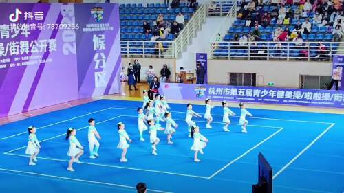 记录幼儿园的点点滴滴 自编技巧啦啦操得奖啦