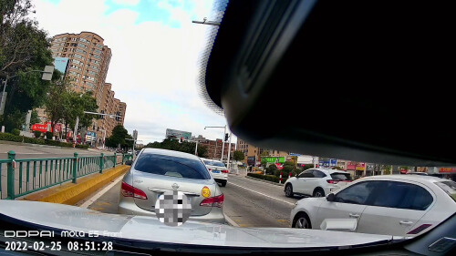 眼睁睁看着绿灯变成红灯,前车依然没起步成功