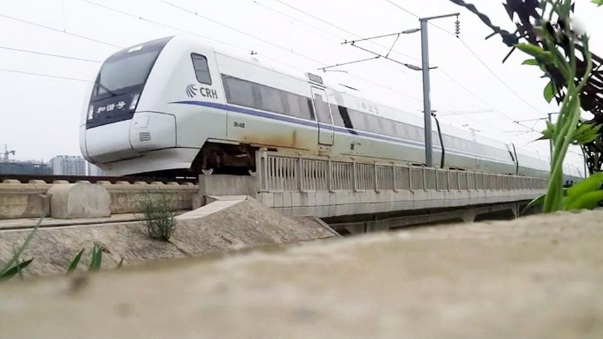 全程14.5小时杭州东开往成都东 D2222次动车中途驶出溧阳站