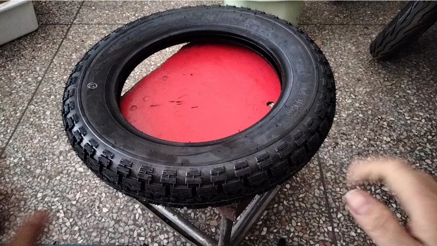 如何查看轮胎的尺寸和胎压