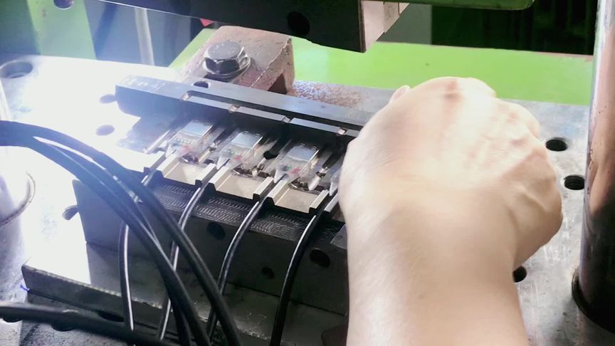 #工厂实拍视频 TYPE-C数据线成型内模、外模#线材加工