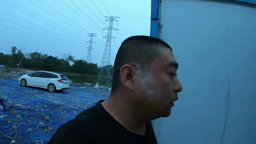 4个小伙3天半安装26台吊篮,今往梁上加钢索,挣得就是危险钱