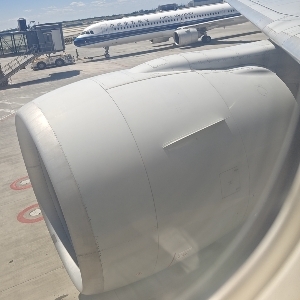 玩模拟飞行和赛车黄仔 