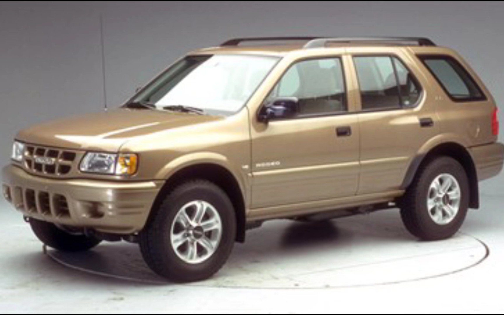 IIHS 2000 通用 五十铃Rodeo(竞技者) 40%偏置碰撞测试(多视角)