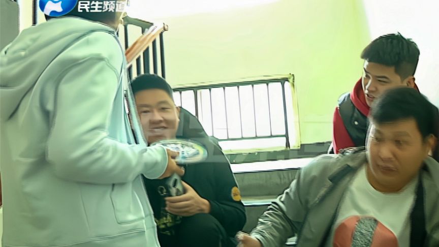 学生到企业实习却让卖保险,学生:不出单不让毕业,校方出面…