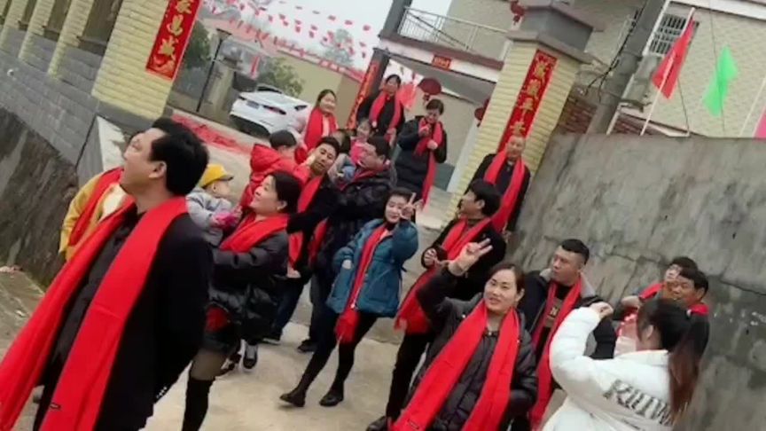 大年初一去拜年.#红红火火 #新春快乐