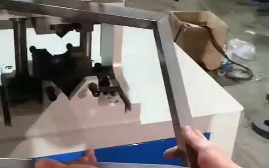 多功能液压冲孔机操作不锈钢铝合金方管折90度角设备