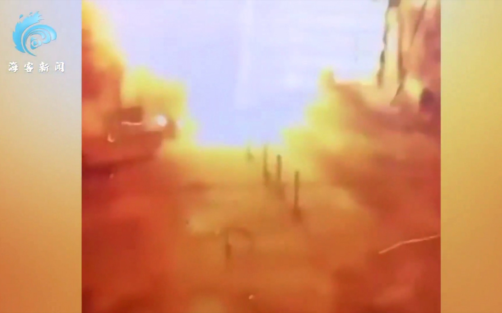 直击美国爆炸瞬间:房车响起可怕警报 男子刚走开10秒整条街炸毁