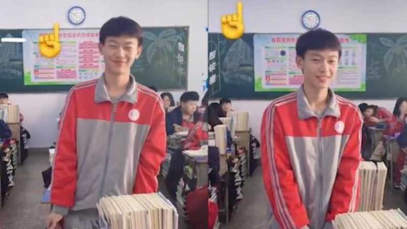 老师宣布各科考试成绩的第一名,男生站3次拿4科第一:文科战神!