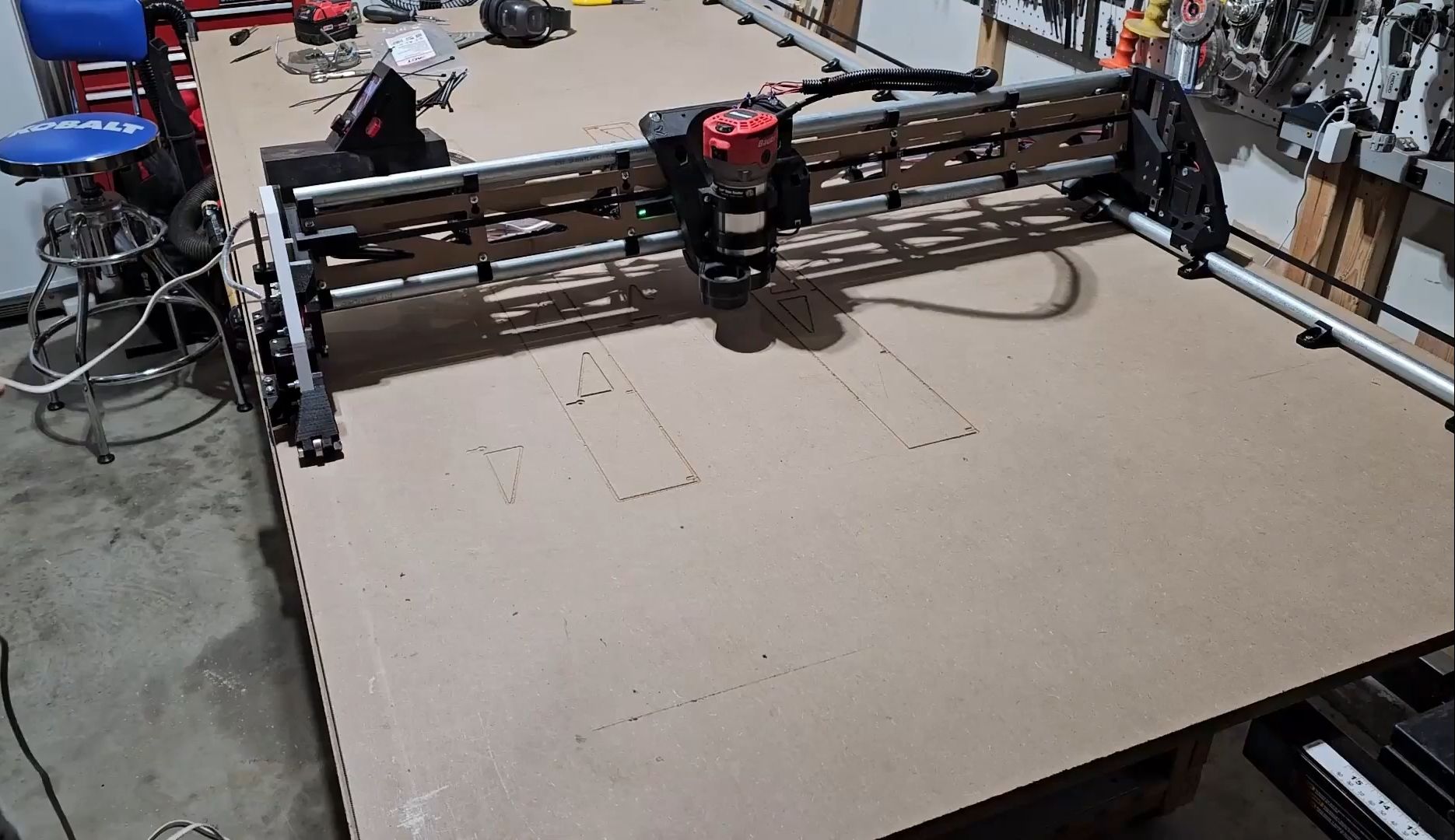 国外老哥组装的木工CNC雕刻机