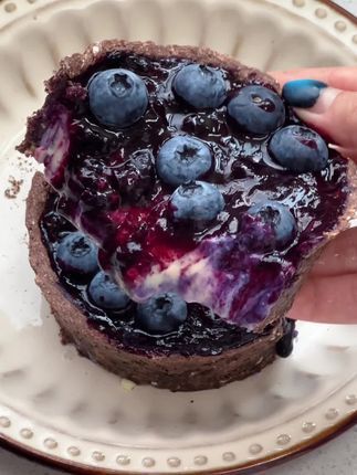 我勒个妈呀!自制超大版蓝莓爆浆蛋挞!