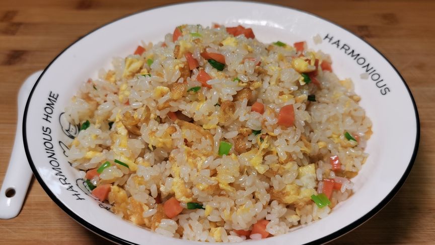炒饭吃了30年,还是喜欢经典做法,香气四溢、粒粒分明,真香