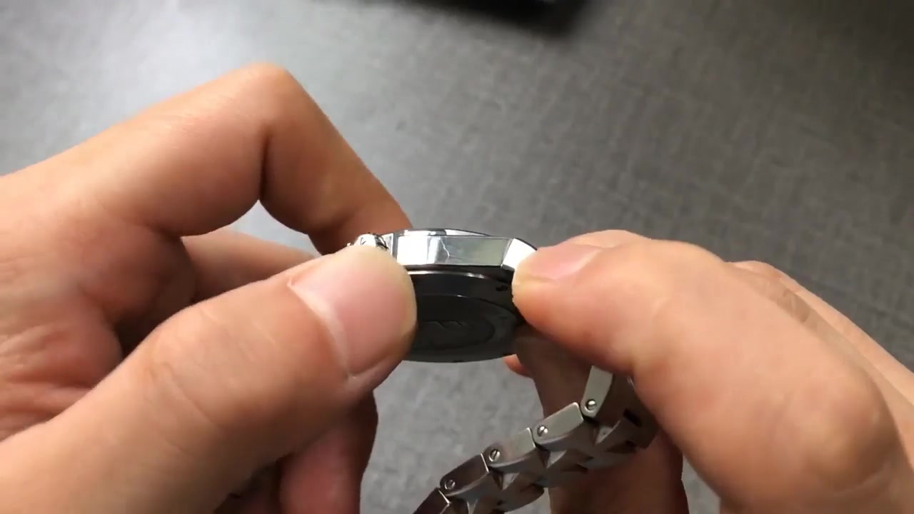 评测别喊冤_教你如何修复手表小划痕_翻新手表整体还是不错的