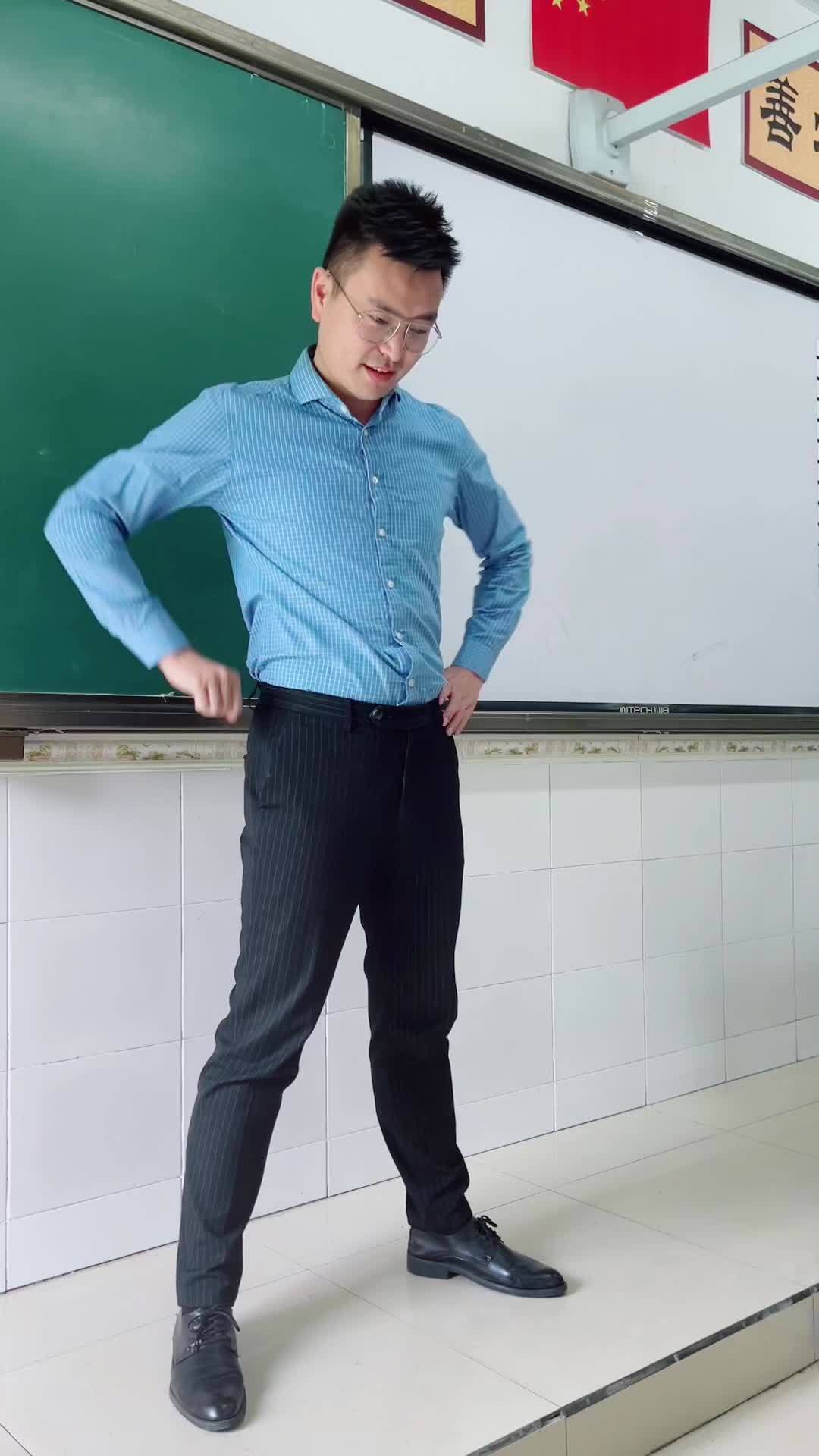 乡村教师手势舞精忠报国老师校园兄弟们小小兵们上才艺每天给你们吃...