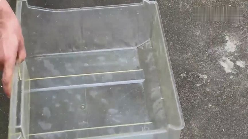 农民养鱼新方法,自制鱼缸,巧用循环水,学会了养小鱼挺合适