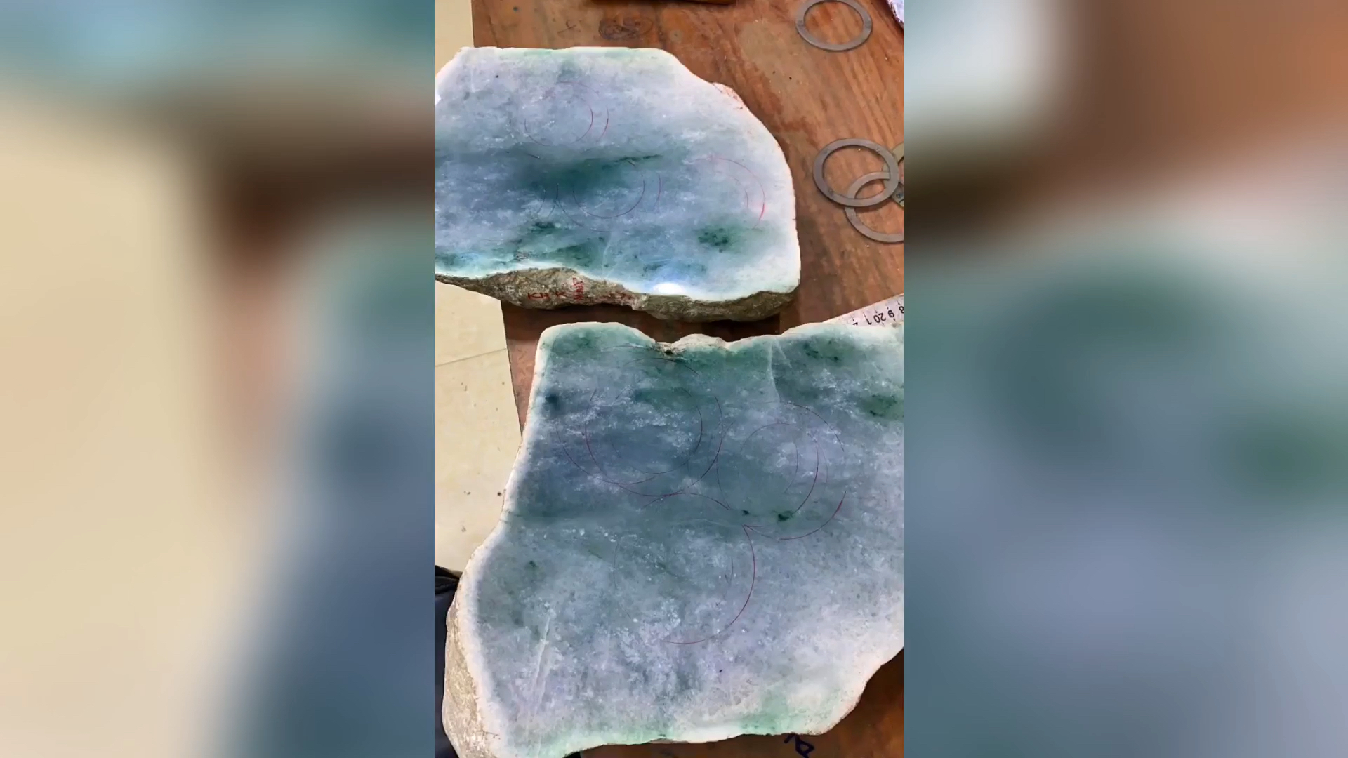 来看看翡翠原石到成品手镯的完美变化