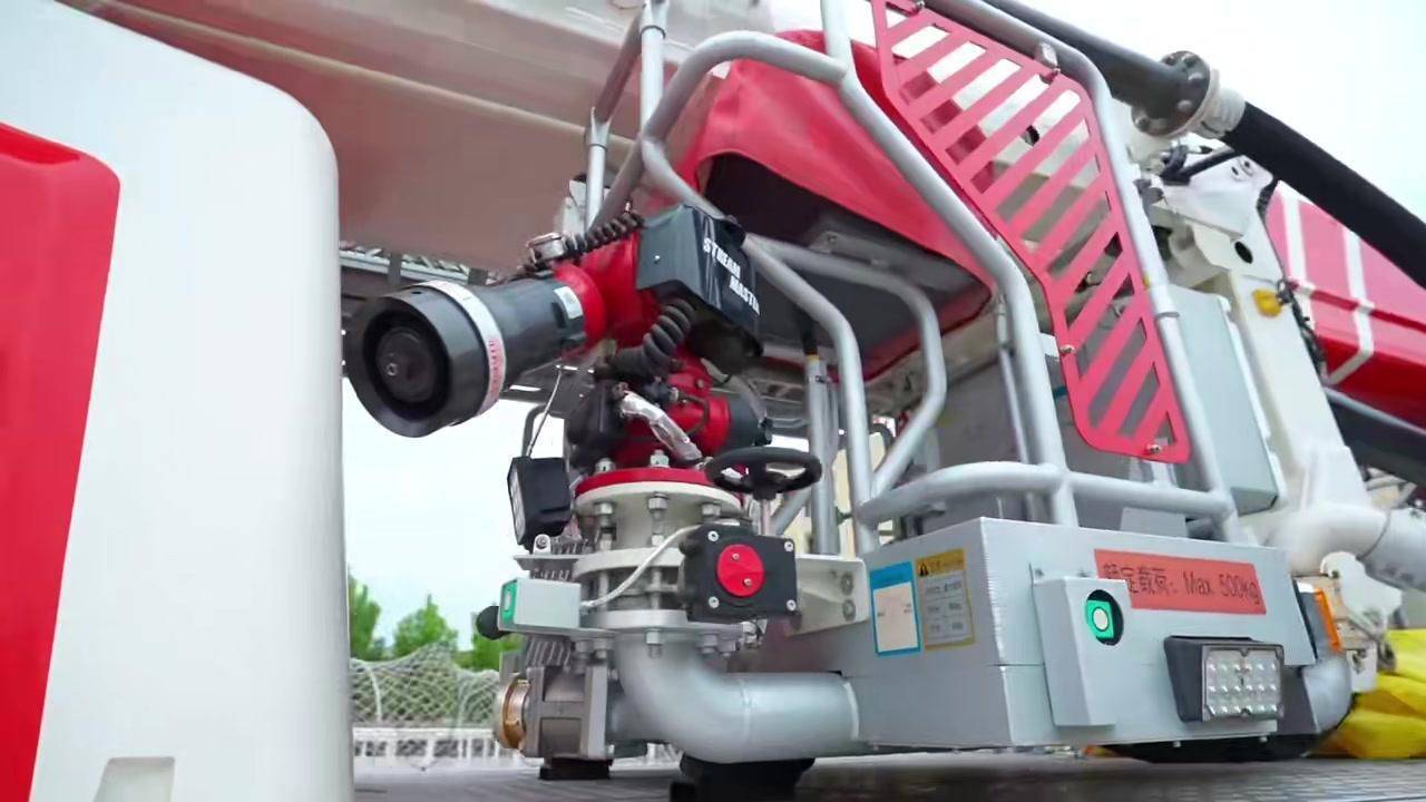 #走进"消防宣传月",揭秘高精尖消防车辆装备#55米登高平台消防车(...