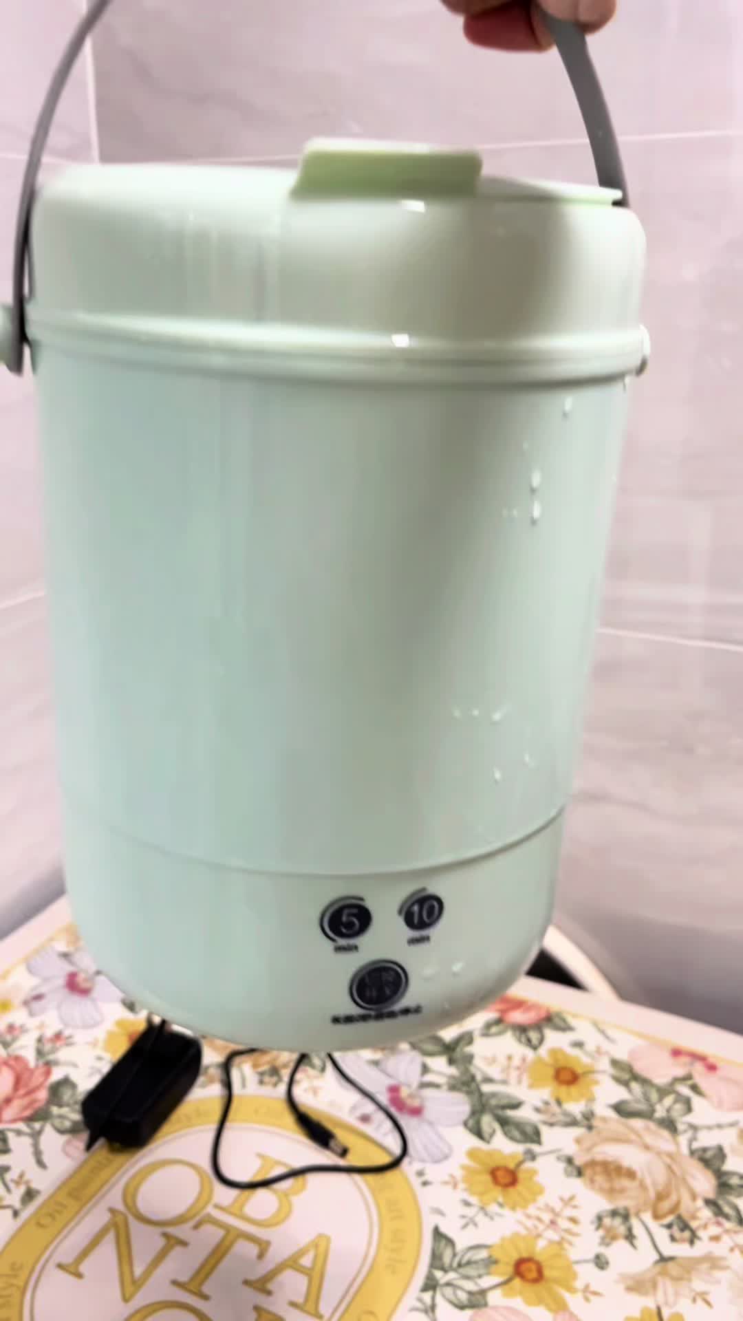 自从家里有了这款小型洗衣机,我再也不用手洗袜子了啦!#创作灵感 #...