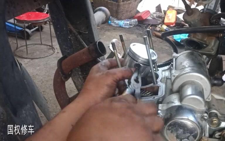19年最详细摩托车烧机油更换缸筒活塞环教程;教你简单修理摩托车