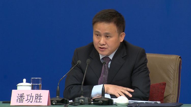 #全国媒体在两会#潘功胜:加大力度解决小微企业融资问题