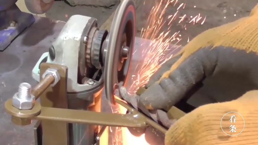 把角磨机这样改成磨钻机,修出来的钻头比用砂轮机更精准