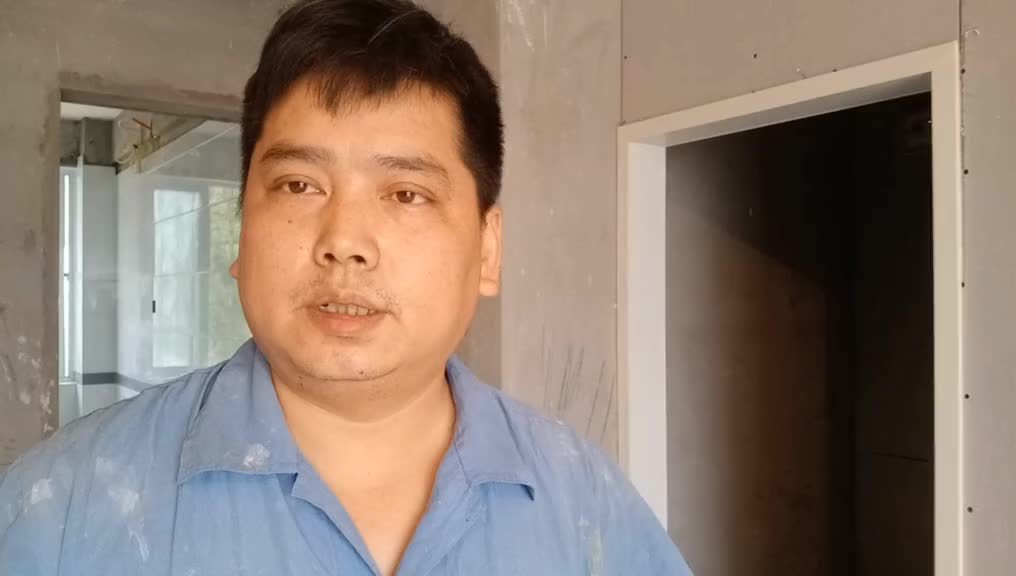 木工师傅用剩下的免漆板做门窗套,成本低效果好