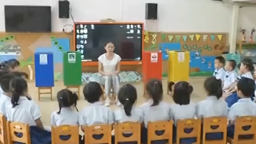 “熊出没”发布了《深圳市中小学(幼儿园)生活垃圾分类知识读本》