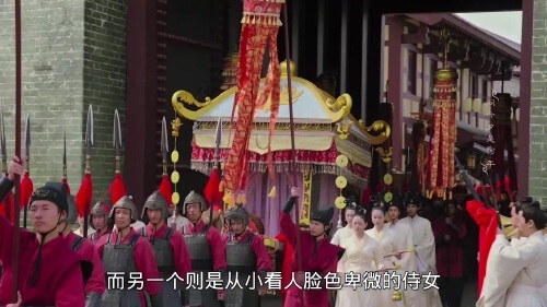 两个女孩长着一模一样的脸,而身份却天差地别