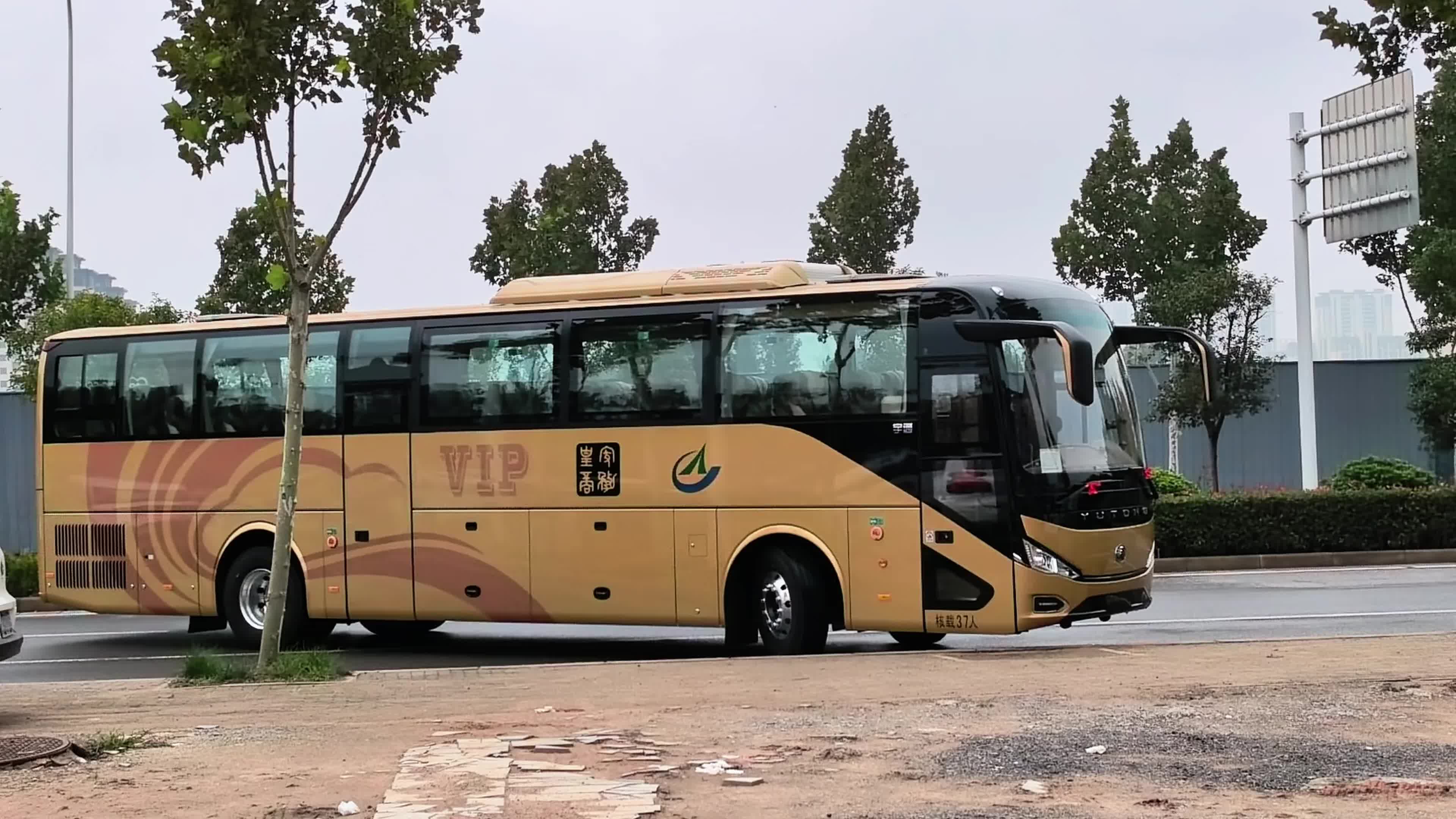 #第一视角 #宣传正能量 #宇通客车 C12,车型6127,高配金玉满堂2+1...