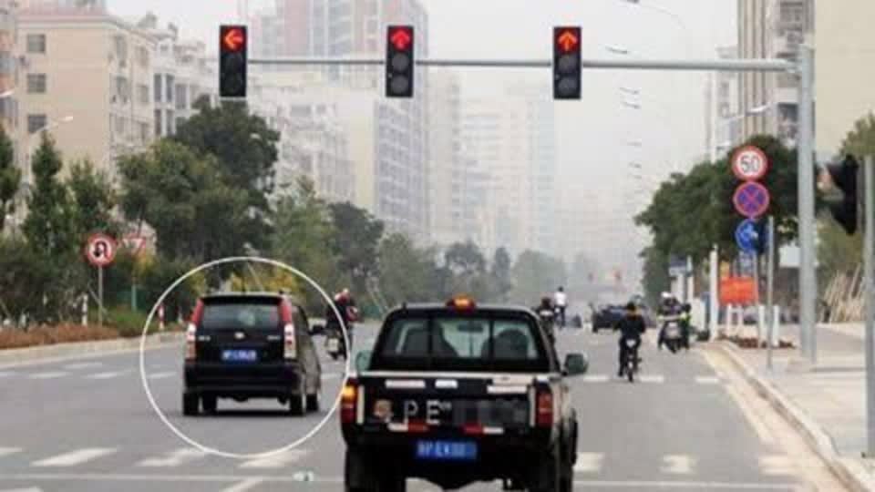 车主好消息,以下5种闯红灯行为将不扣分,请互相转告