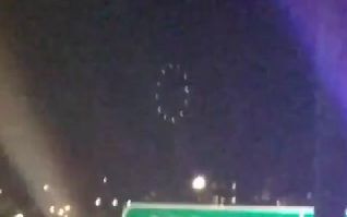 实拍夜空中逐渐出现的神秘光圈,传送门开启?