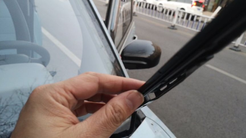 宏光mini 雨刮跳动并且声音很大?原因已经找到!