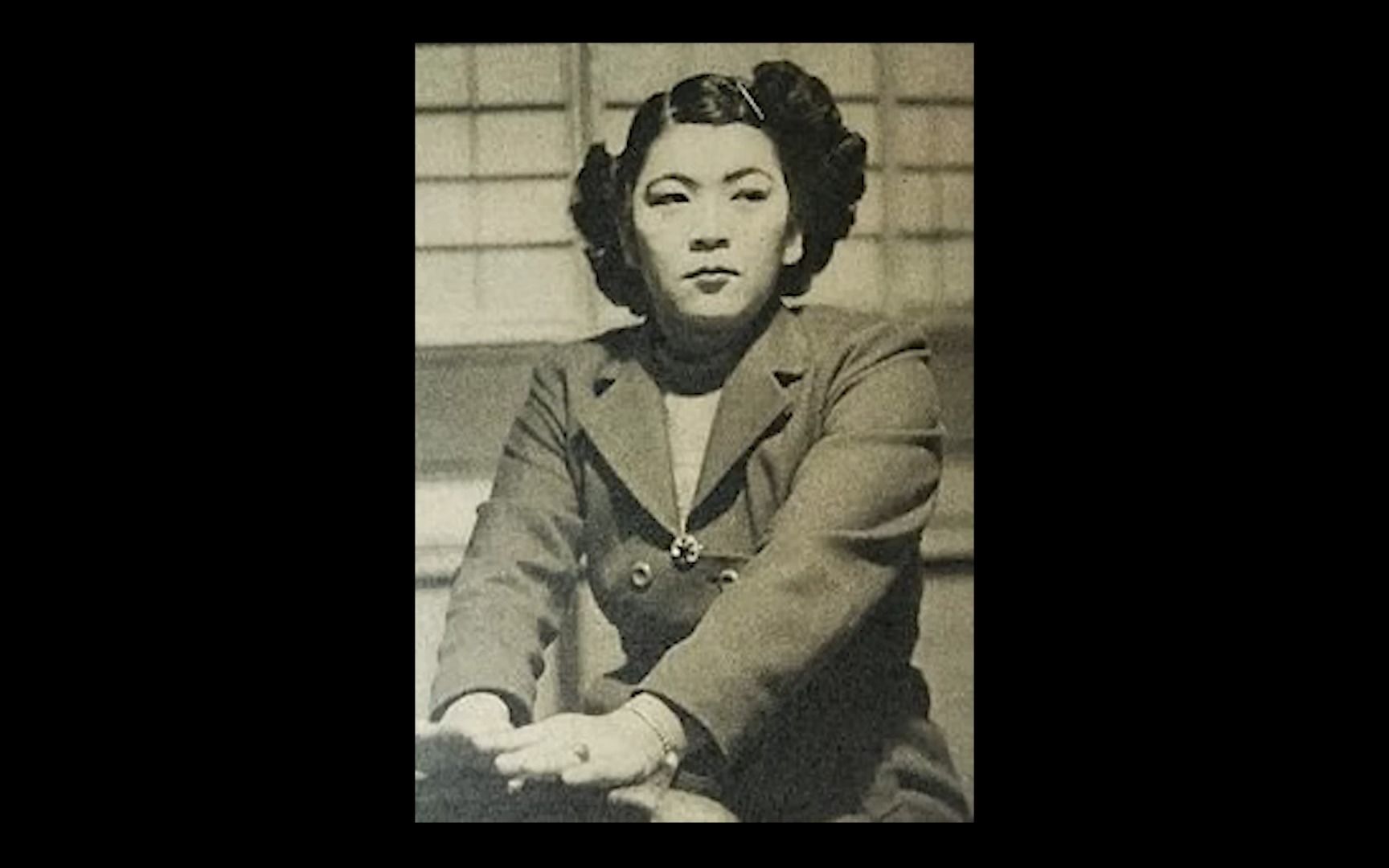 ...女人和32个男人的爱恨情仇。安纳塔汉岛女王事件。真实的二战历史。