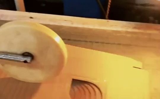 ...切角贴窗机引起国内外巨头的关注和采购。本机用于各种模切、压痕...