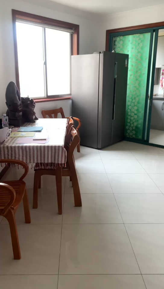 ...年品质小区,小区很少出来房子,电梯中区,1420税费各付,带产权车位