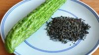 苦瓜和茶叶一起泡水喝,作用真是厉害,解决了很多人的烦恼,实用