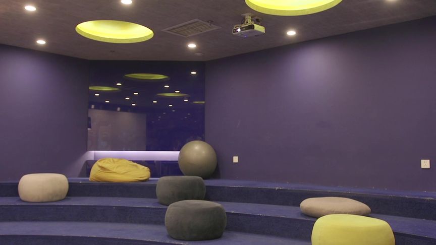 空间造梦家:星空主题会议室,阶梯形式,可同时容纳50多人